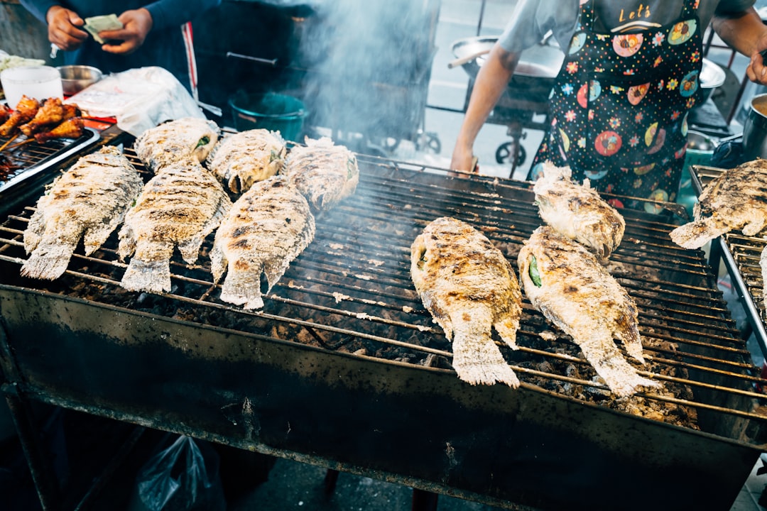 焼き魚を美味しく焼くコツ｜種類別の焼き方・塩加減・グリルvs.フライパン - 肉と魚を楽しむ